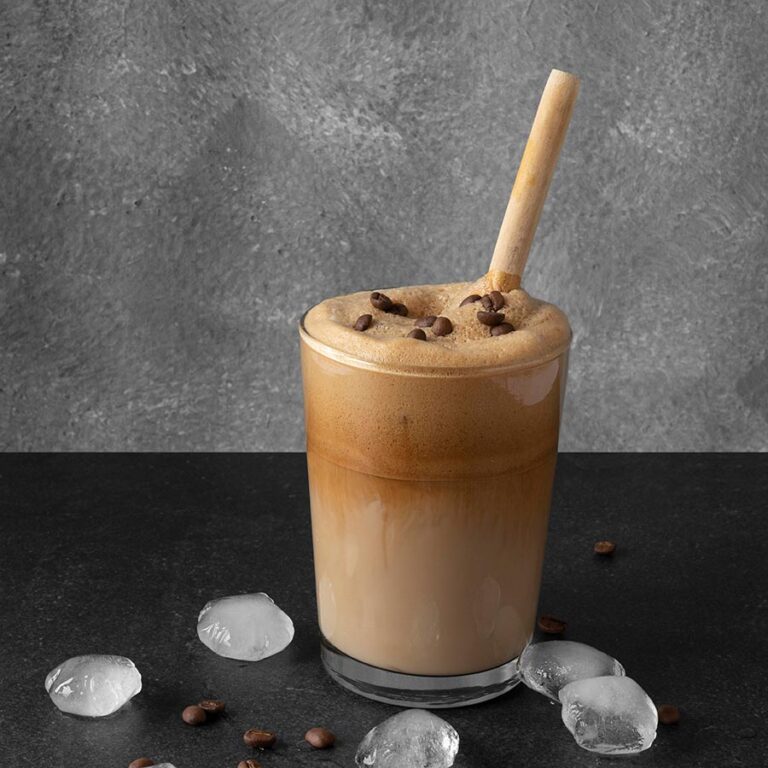 Kawa po grecku, kawa frappe i freddo.